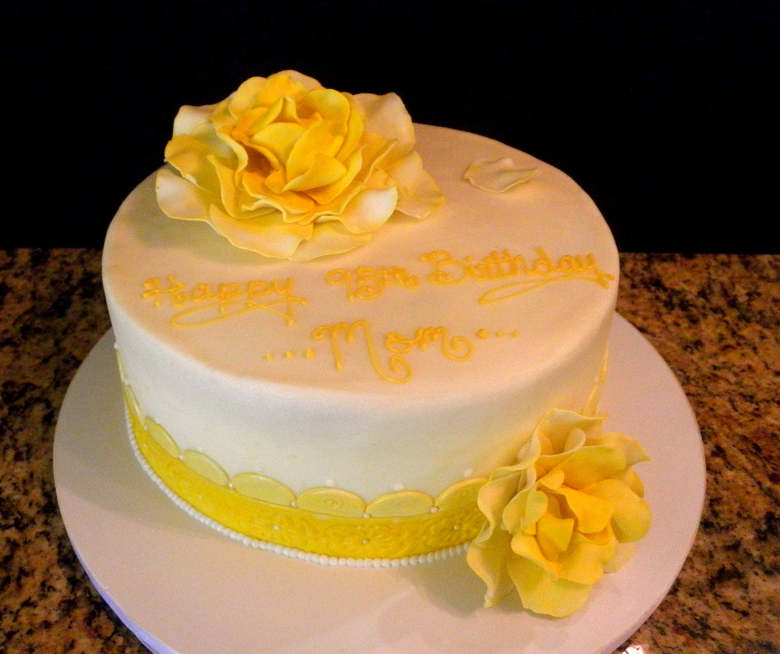 25+ Marvelous Photo of Yellow Birthday Cake - birijus.com