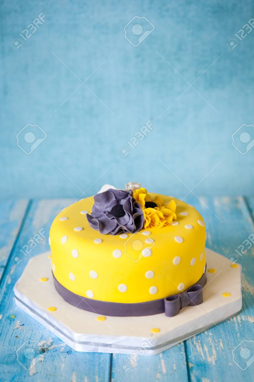 25+ Marvelous Photo of Yellow Birthday Cake - birijus.com